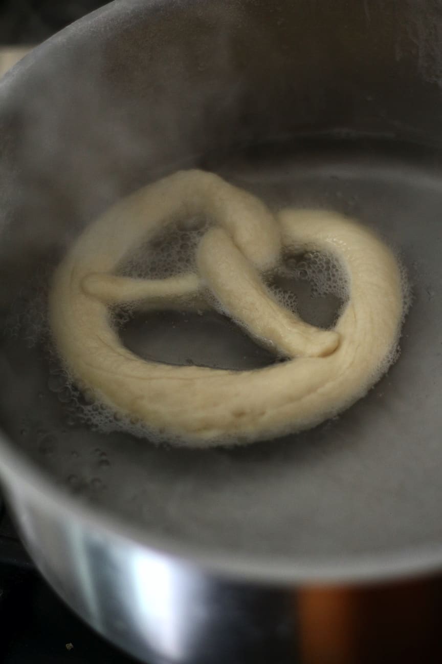 How to make real Bavarian Pretzels (with and without Lye) at home ...