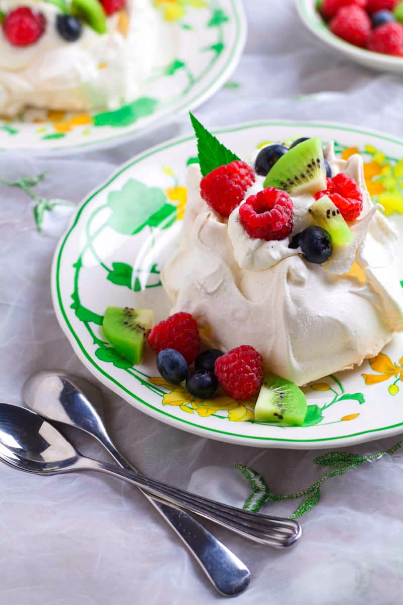 How to make Easy Mini Berry Pavlovas - Days of Jay