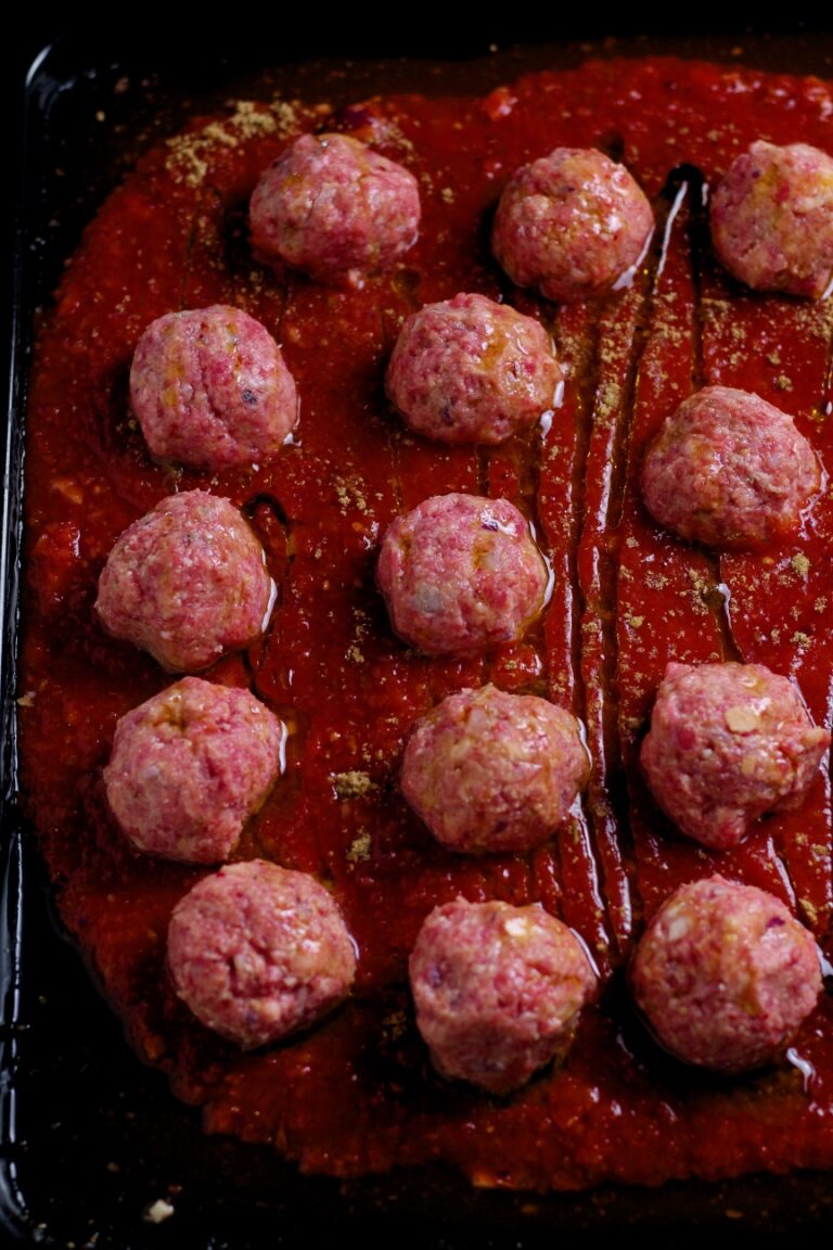How To Make Easy Baked Meatballs in Tomato Sauce - Days of Jay