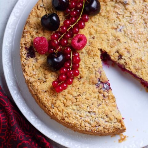 How to Make Red Currant Crumble Cake - Days of Jay