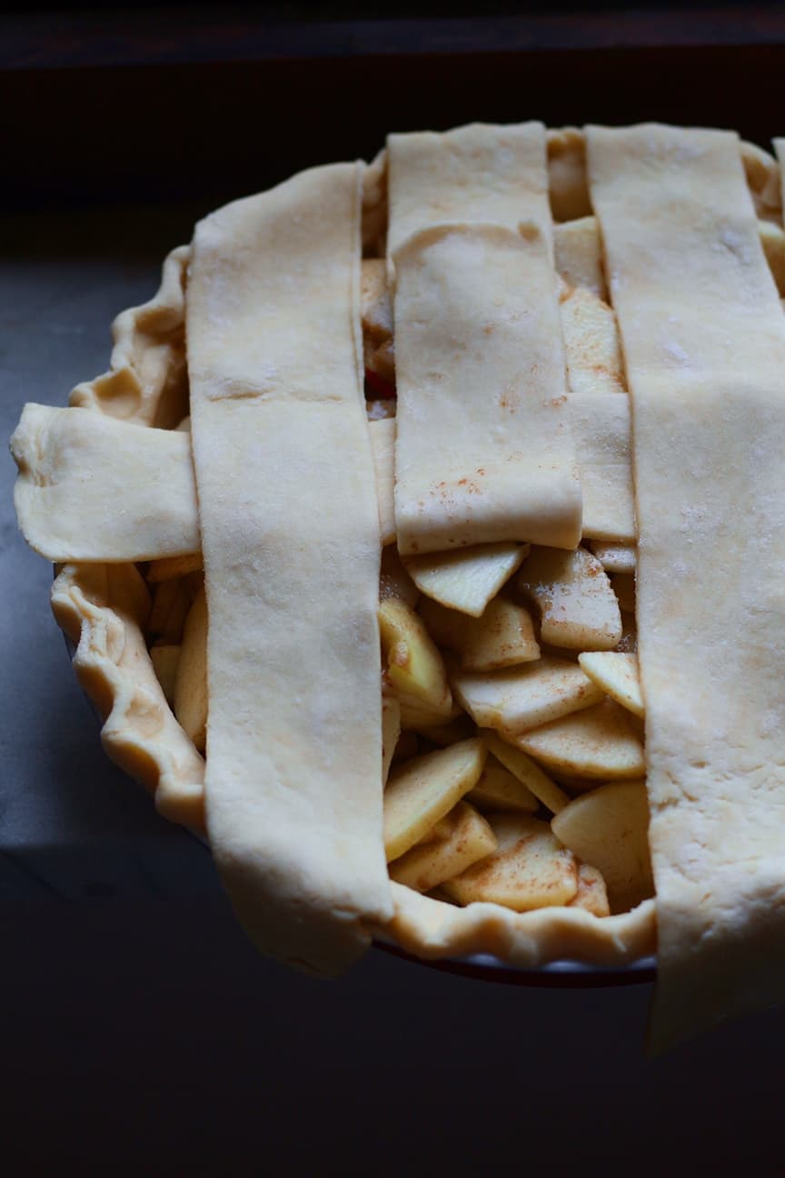 How to Make a Deep Dish Apple Pie - Days of Jay