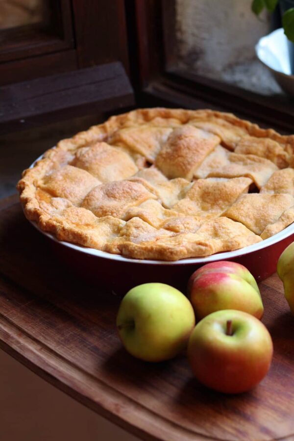 How to Make a Deep Dish Apple Pie - Days of Jay