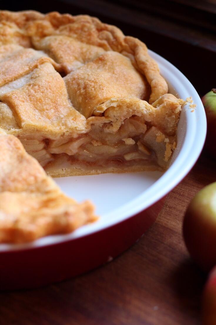 How to Make a Deep Dish Apple Pie - Days of Jay