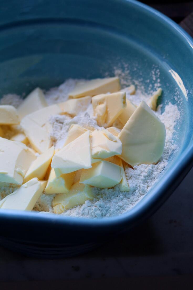 How to Make a Deep Dish Apple Pie - Days of Jay