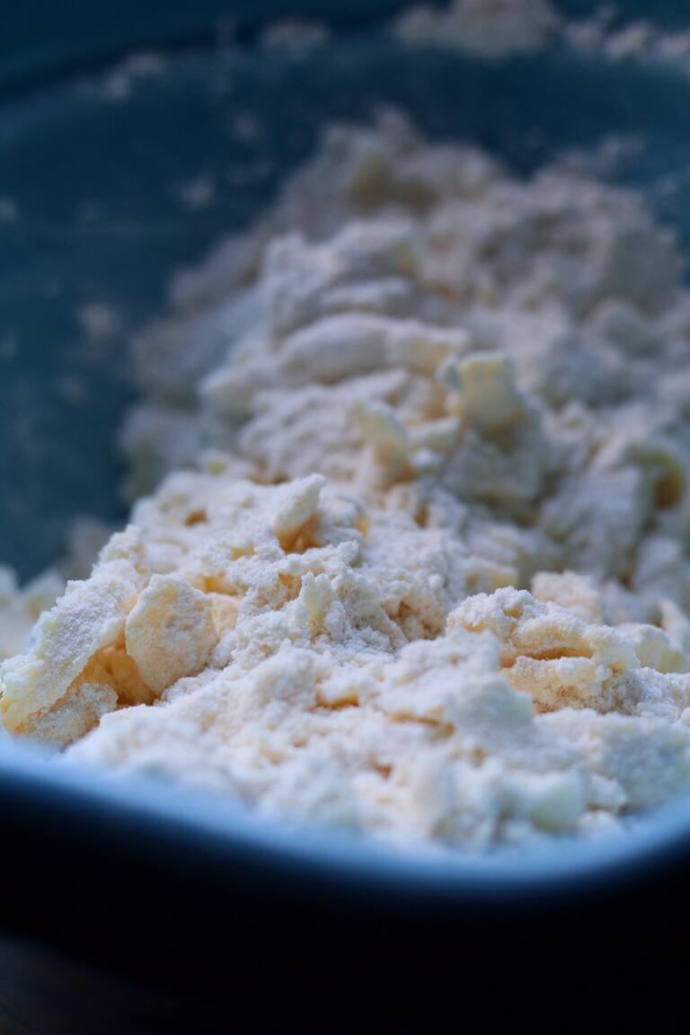 How to Make a Deep Dish Apple Pie - Days of Jay