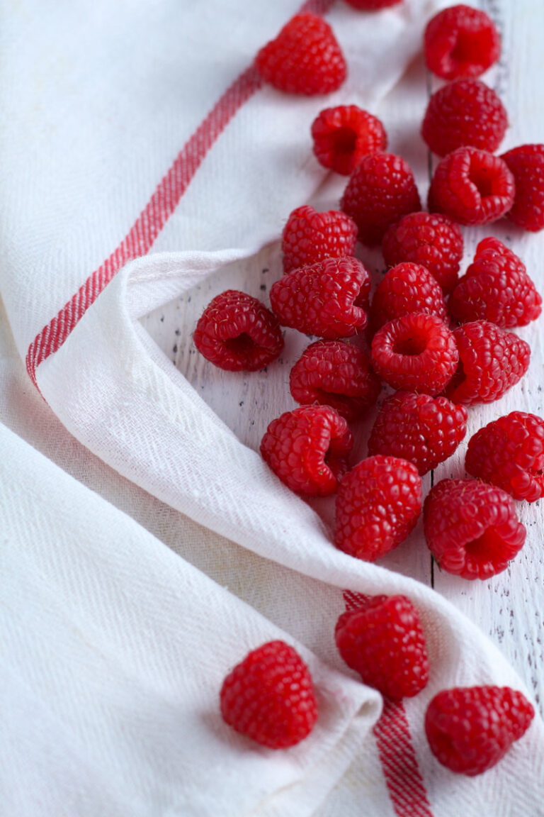 How to make Raspberry and Almond Cake - Days of Jay