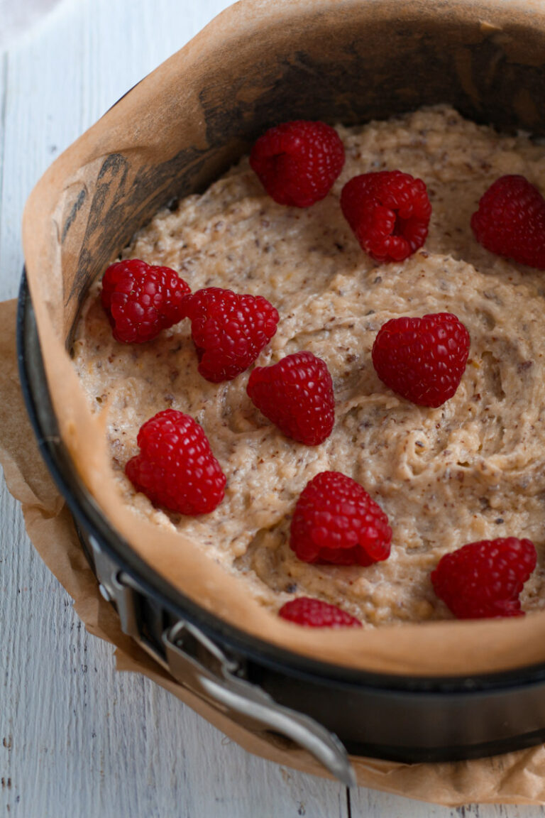 How to make Raspberry and Almond Cake - Days of Jay