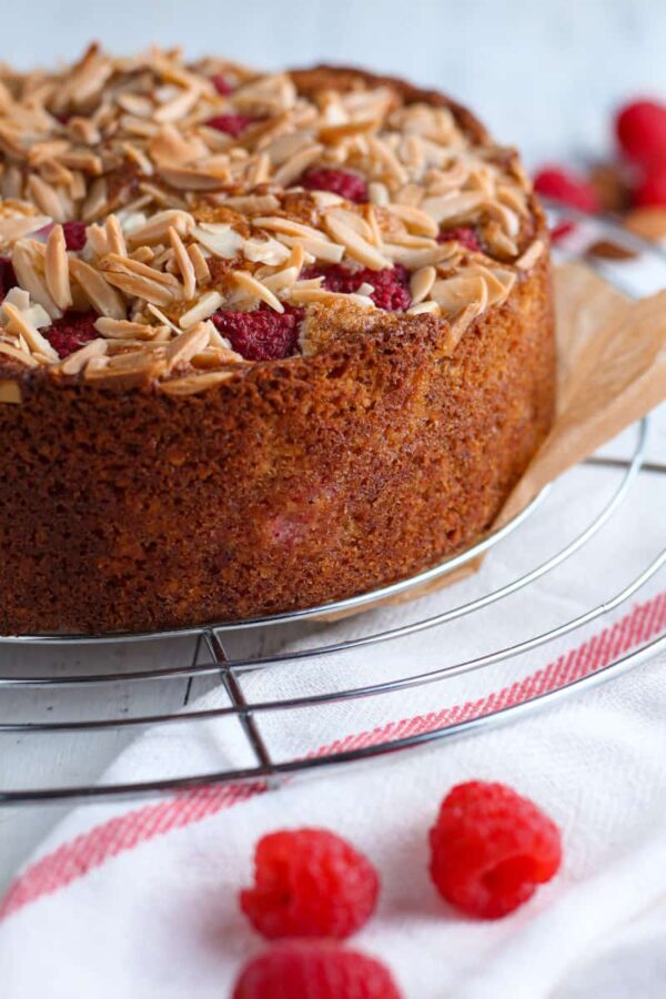 How to make Raspberry and Almond Cake - Days of Jay