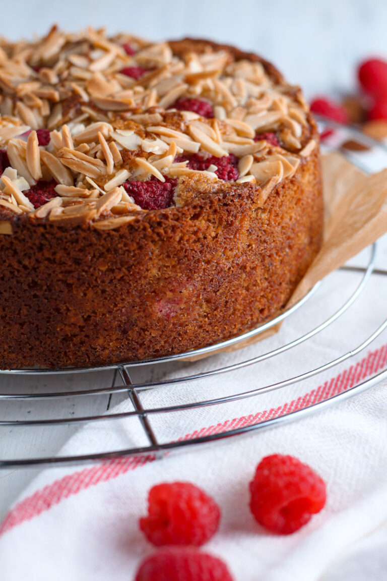 How to make Raspberry and Almond Cake - Days of Jay