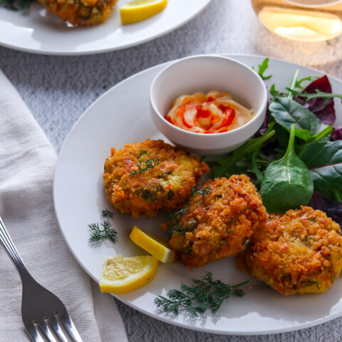 Easy Salmon Cakes (with fresh salmon!) - Days of Jay