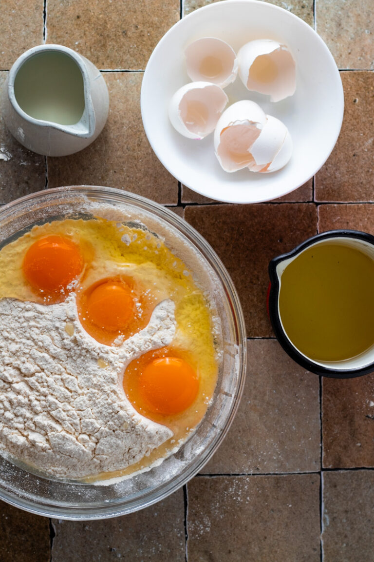 Easy One Bowl Vanilla Cake (with oil!) - Days of Jay