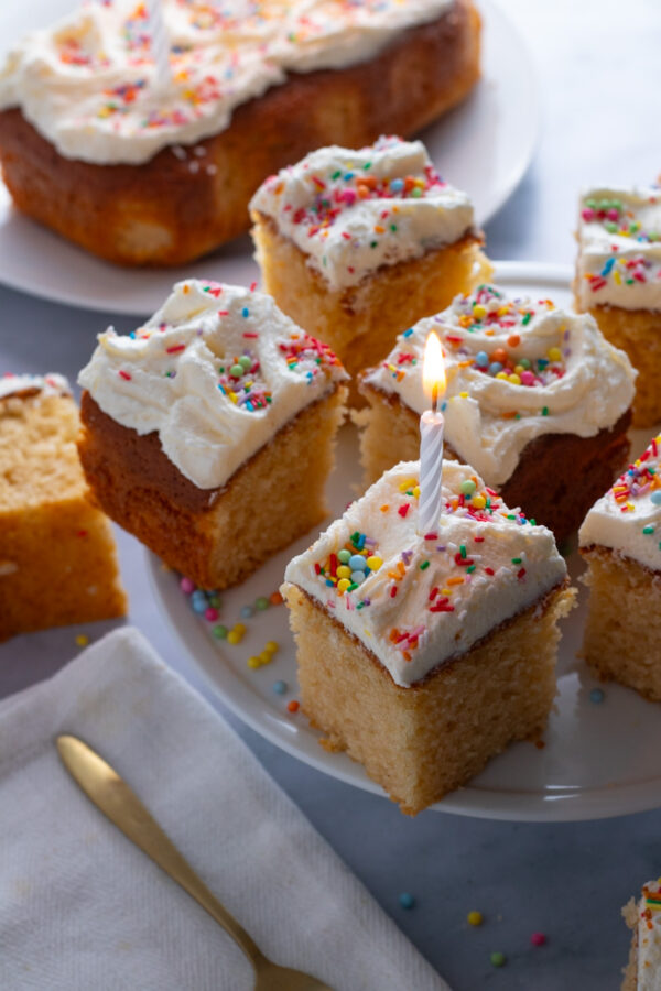 Easy One Bowl Vanilla Cake (with oil!) - Days of Jay